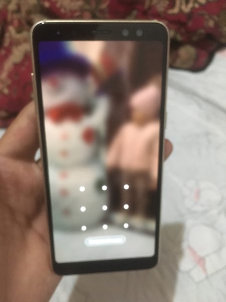 samsung  A 8.    sotiladi.  arzon