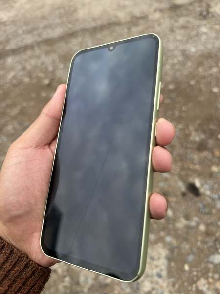 Samsung A34 5G 8/256 gb srochno sotiladi shishasi singan