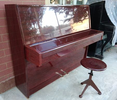 Riga Pianino sotiladi Рига продаётся пианино