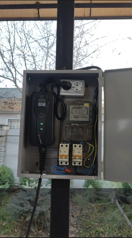 Зарядное устройство для электромобиля