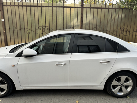 Chevrolet Cruze full