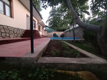 Dacha Chorbogʻ, Piramida Yusuf xonadan 1.5 km