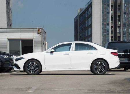 Mercedes Benz A200L SPORT