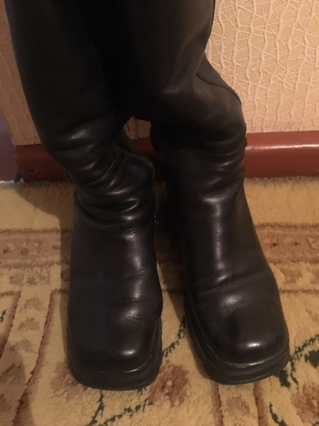 Продам женские сапоги