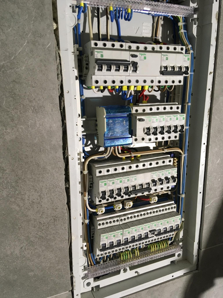 Выполняю электро работы. Монтаж, сборка щиток.