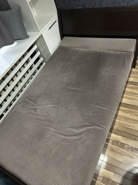Продается б/у кровать 150х220