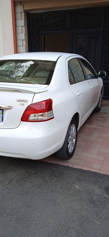 Продам Toyota Yaris 2008 года 1.5 пр 122.000т