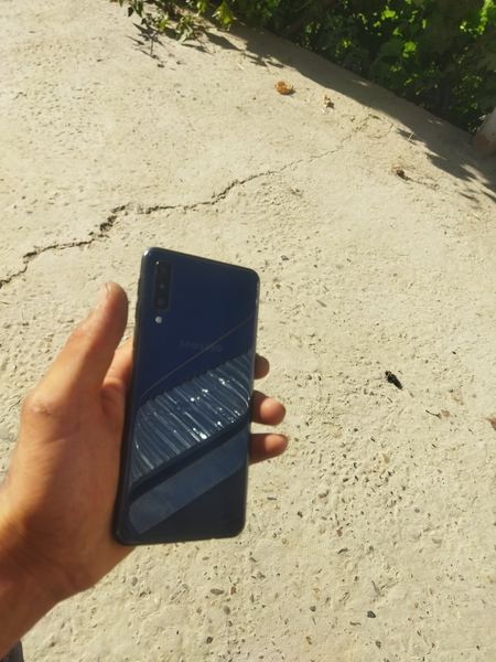 Samsung galaxy A7 2019 sotiladi
