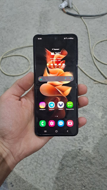 Samsung z flip 3 5G 256gb sotiladi yoki obmen