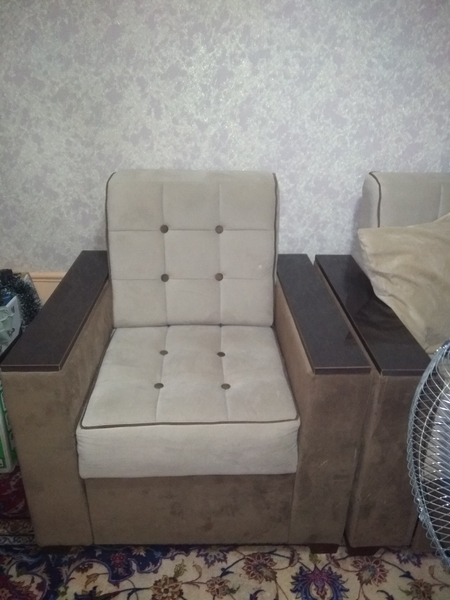 Продам угловой двухспальный диван+кресло