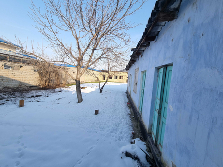 Продается участок в Кибрае под слом,8 соток.