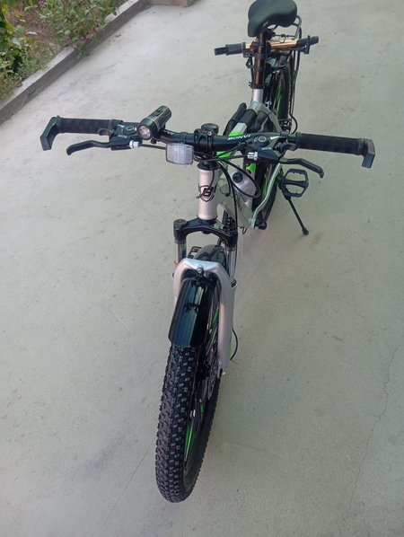 Yukli Bonvi 26  3.0 
Sakadiska velosiped