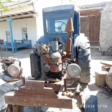 TRAKTOR T40 holati yaxshi