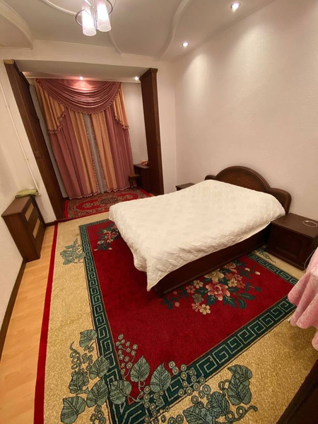 Ул: Шота Руставели. ор: Аския базар. 3/3/4. 73м²