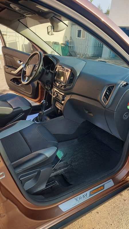 LADA XRAY   10700 $