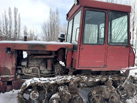 DT 75 Traktor sotiladi