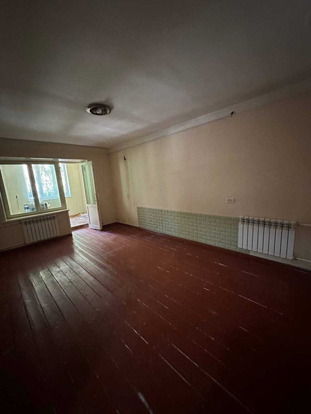 Шота Руставели 3/2/4 кирпич (67м2) без ремонта, Азия гостиница