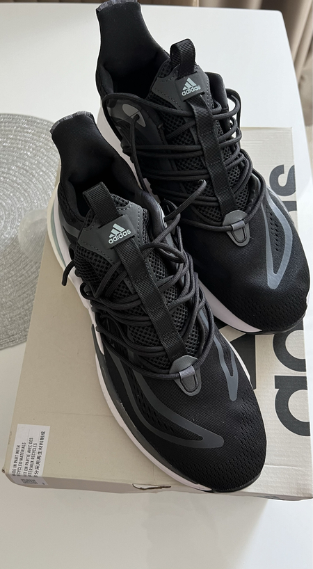 Кроссовки Adidas AlphaBoost V1