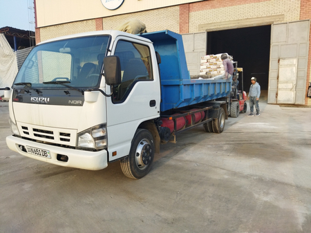 Isuzu Yuk tashish xizmati va musor va boshqa  xizmat lar bor va Gazel