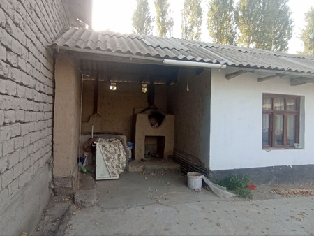 Uy sotiladi 27sotix orta circiq tumanida qorasuvga yetmasdan