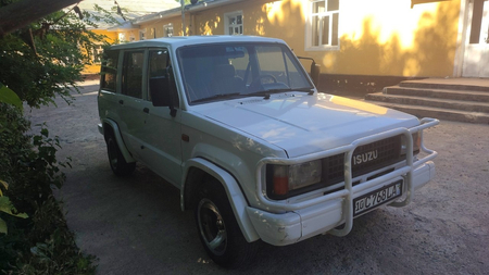 Isuzu trooper jeep