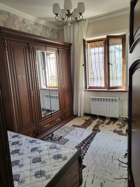 Госпитальный рынок айбек метро4 комнат сдам