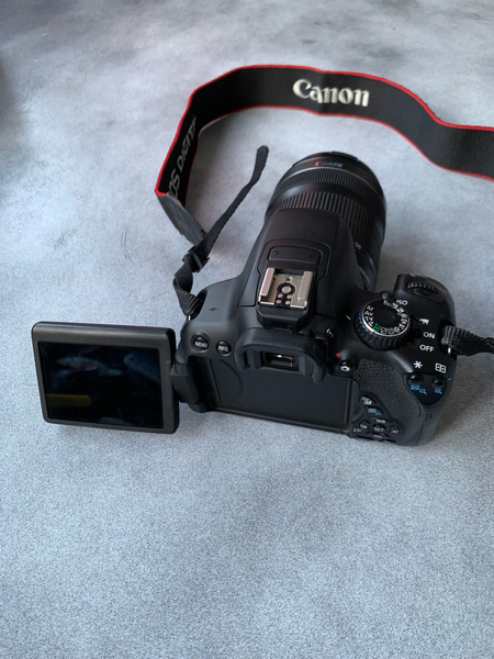 Фотоаппарат Canon EOS 650D