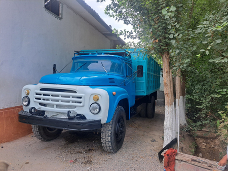 ZIL 130 zudlik bilan sotiladi