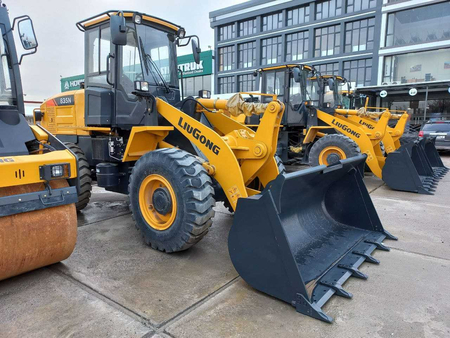 Каток LiuGong 6208E в Узбекистане