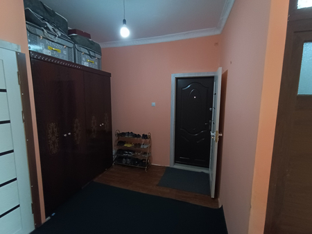 Uy sotiladi yangiyul shaxar markazidan 3 xona 4 xona qilingan