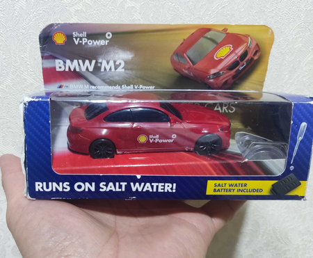 Машинка BMW на солевой батарейке из коллекции Shell, из пластмассы.