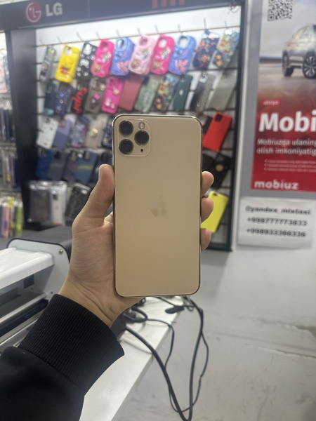 iPhone 11 pro max Gold