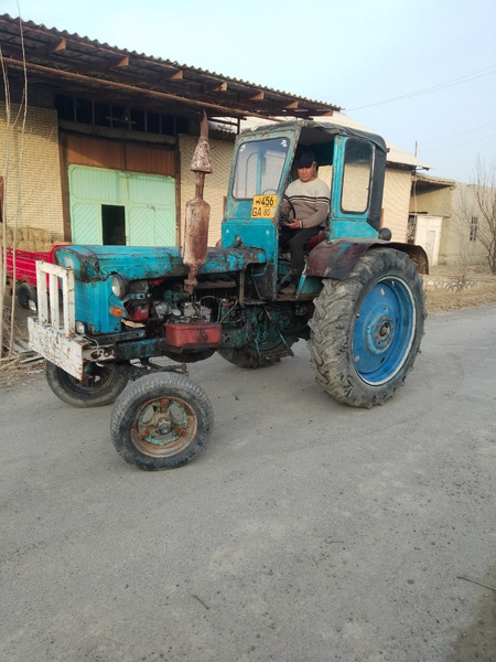 Traktor  Sotiladi