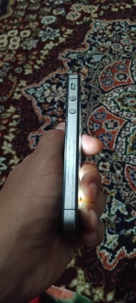 IPHONE 4  obmen ham bor telga qarab