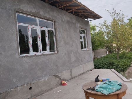 Sfatli akfa eshik romlar xarxil ranglardan bor oq shkalatni ,Miri rang
