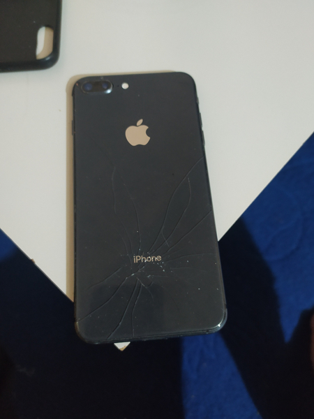 iPhone 8+  64 GB