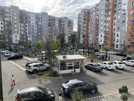 Assalom Sohim 25/19 dom 2 etaj 3 xonali kavrtira arendaga beriladi