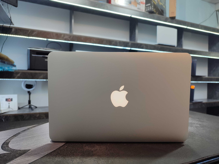 Macbook Air i5/4/60