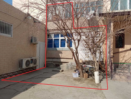своя кв.3х для бизнеса. центр г.Навои. 1-2 эт. под офис+жильё+дворик