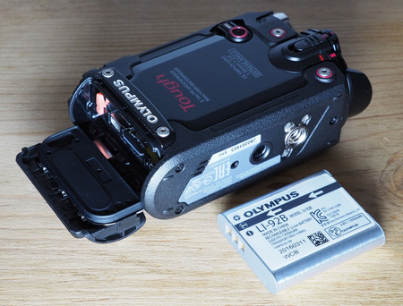 Экшен камера Olympus TG-Tracker