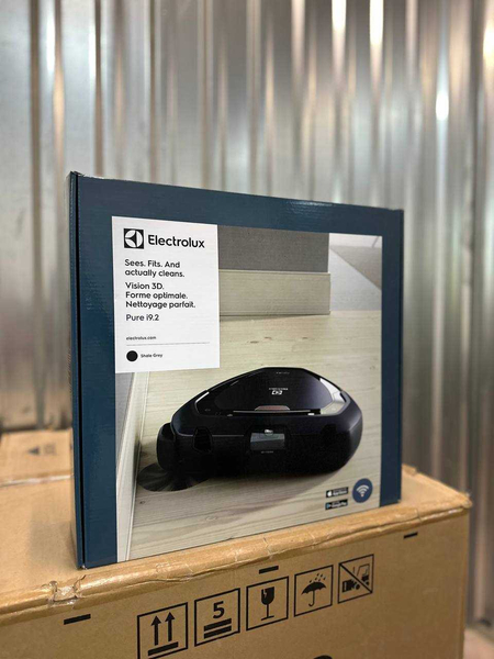 Продаю новые робот пылесосы  Electrolux Pure i9.2 PI92-4STN