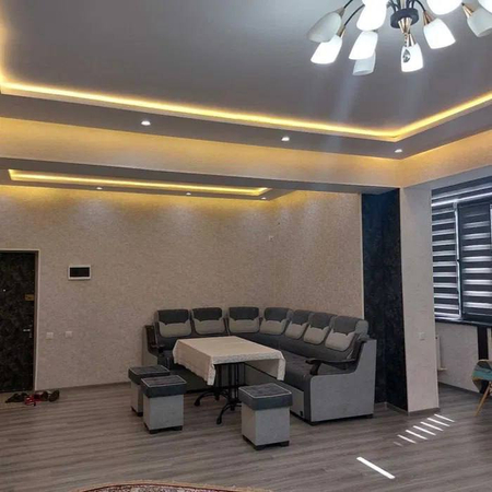 Космонавтов 1/8/8 кирпич дом спец плановый. Ориентир Голубые купола