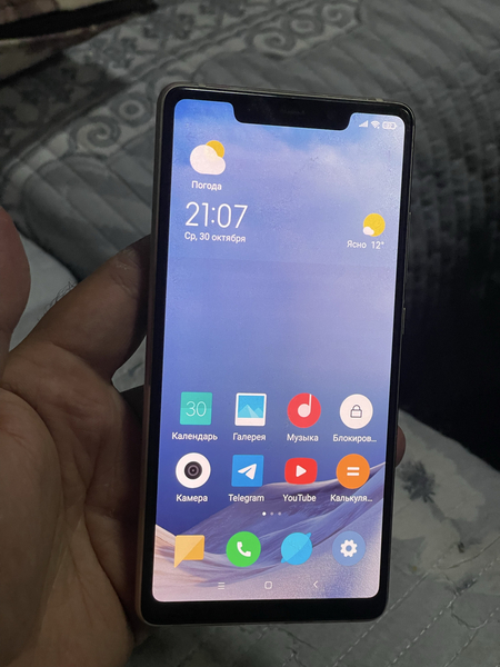 Продается редкий смартфон Xiaomi Mi 8 SE 4/64 obmen
