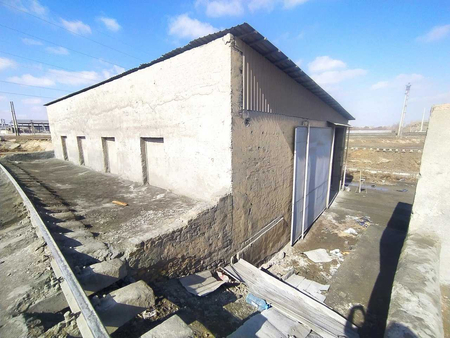 Урганч шахрида темир йул мавжудсклад сотилади