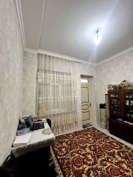 Hovli sotiladi 3 sotix 5 xona