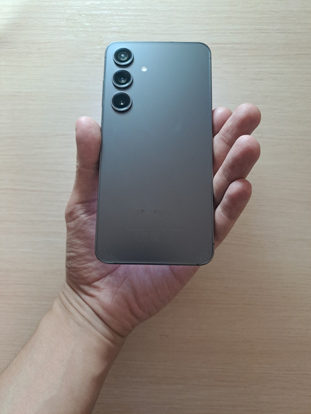 Samsung S24 сотилади срочно!!!