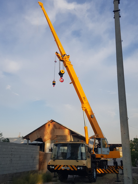 Avto Kran Dnepr 25 t sotiladi.