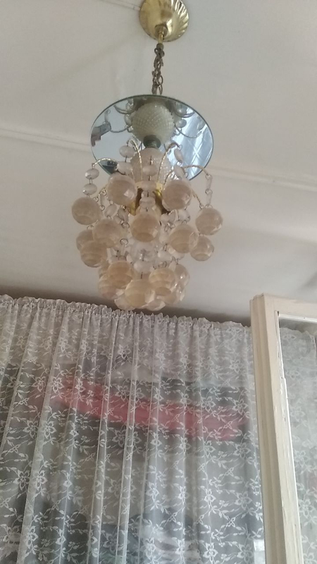 Люстры много разных