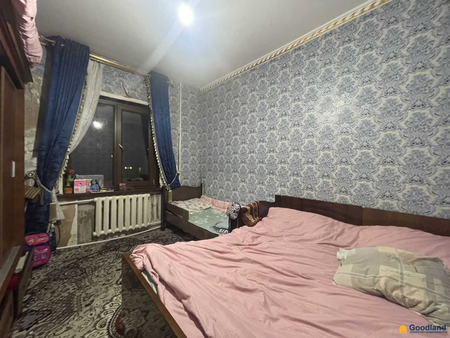 В районе Юнусабад 10 квартале продается 2 ком квартира (J 2022)