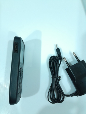 Assalom alekum telefon sotiladi original hamma joyi ishlidi Nokia 1202